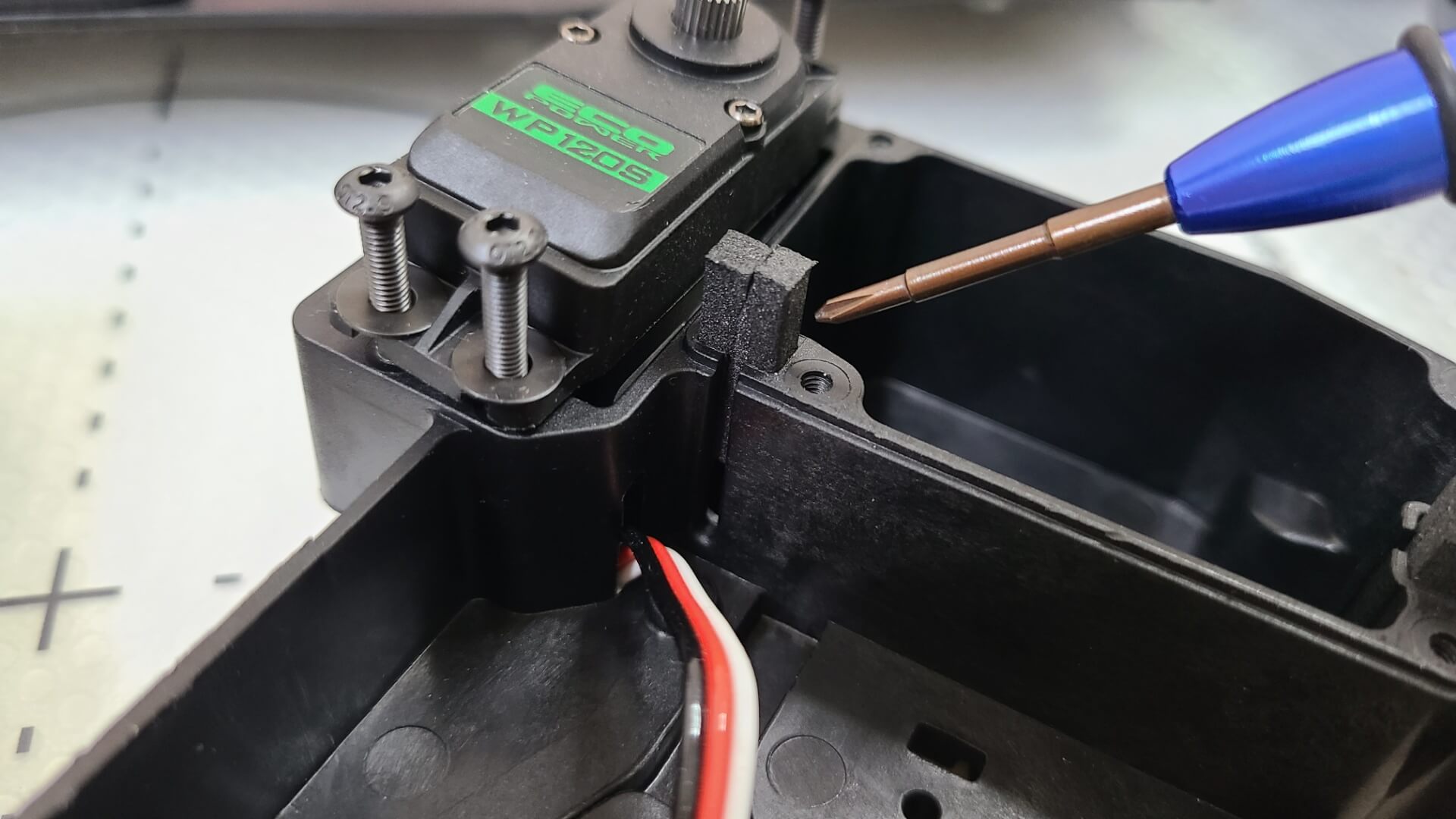 Building Arrma Limitless - Installing Servo Motor - Part 2 - Formula RC